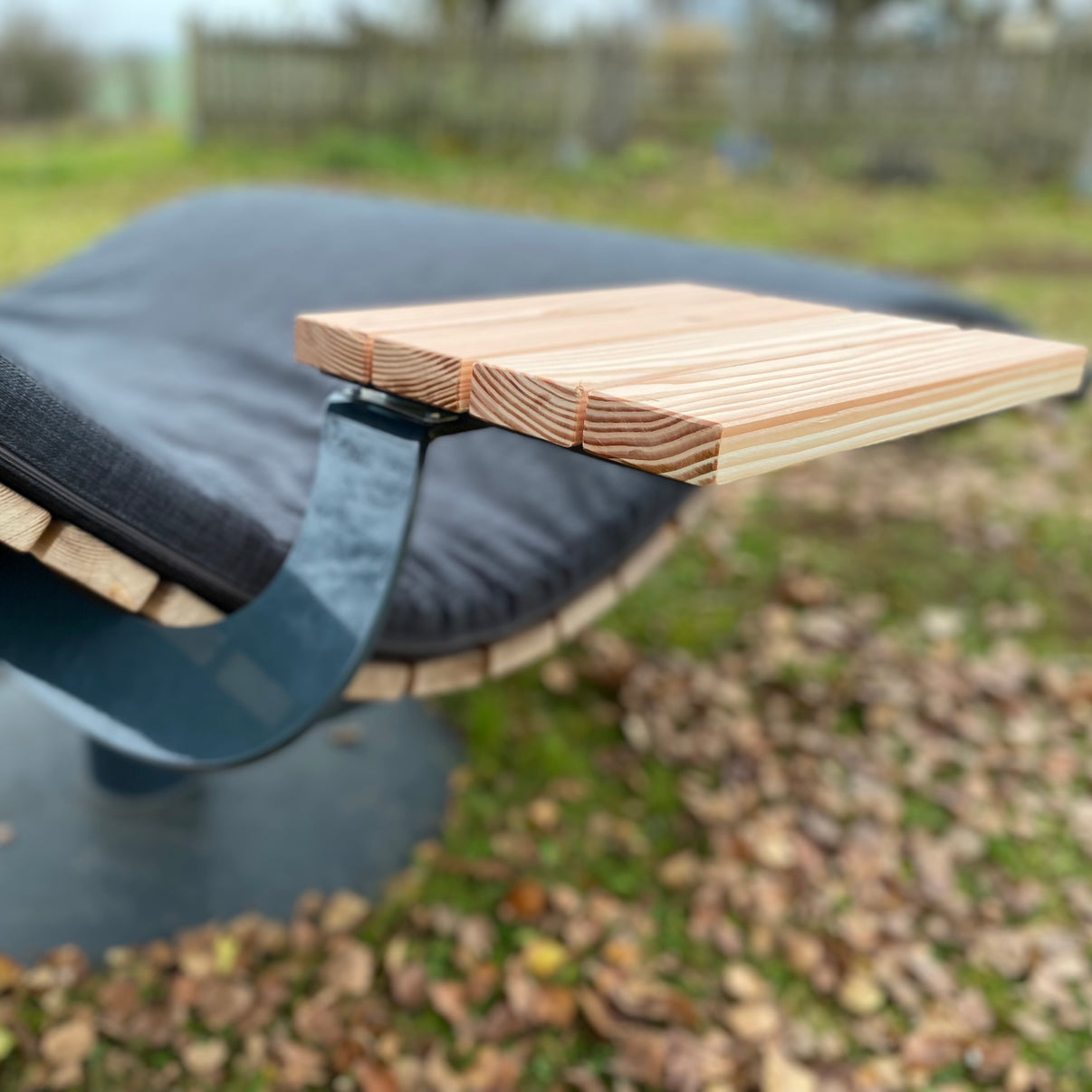 Tisch für MEBE Wave Lounge- drehbar – MEBE-shop